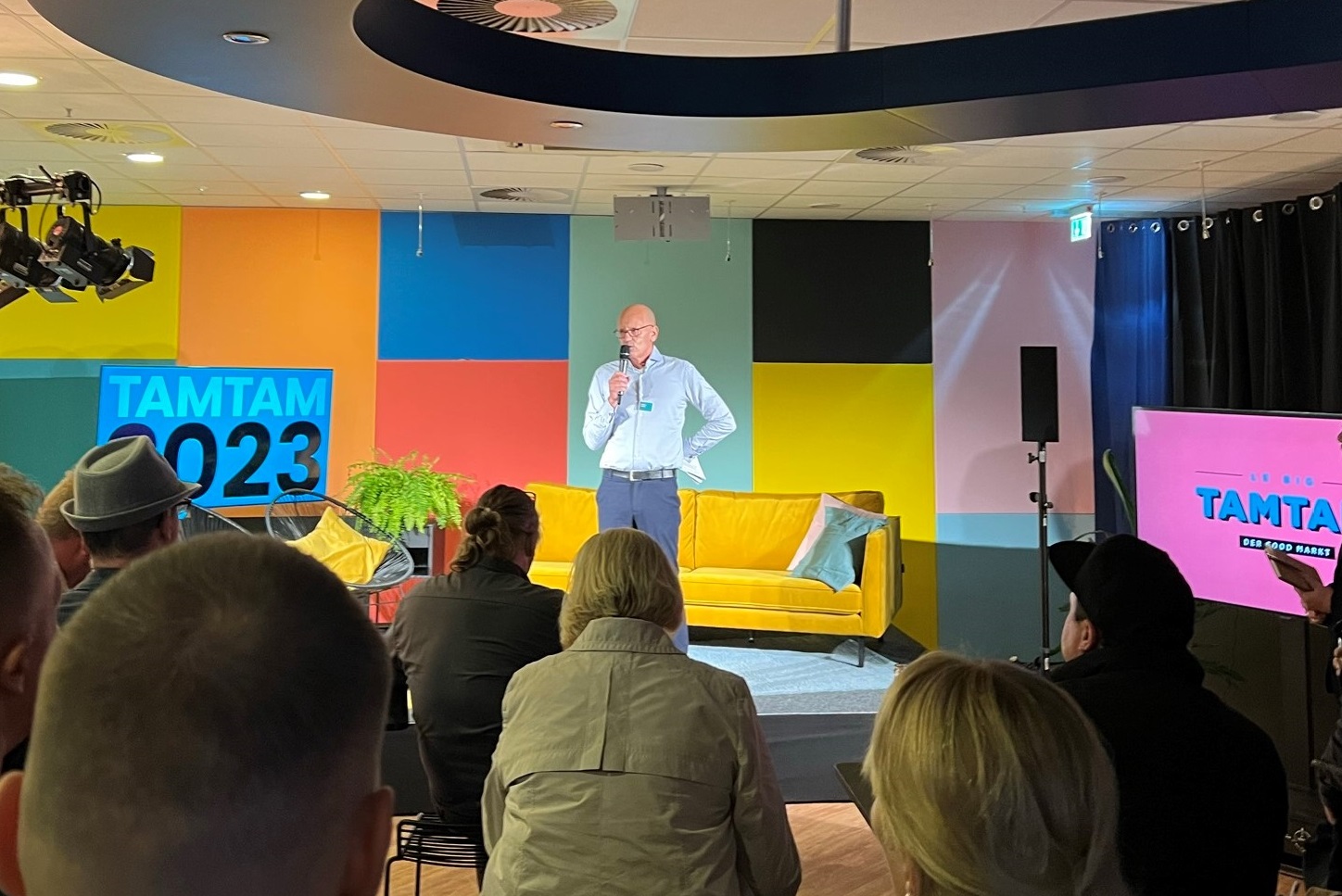 Le big TamTam hebt ab - Straub & Straub